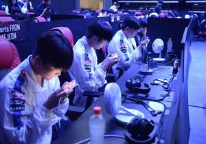 [PMPS] ‘에란겔 2연속 치킨’ 디알엑스, 숙적 DK 끌어내리고 중간 선두 등극 - OSEN