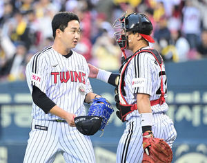 부친상→발인→다음날 PS 등판, LG 최강 클로저 어떻게 슬픔을 극복했나 - OSEN