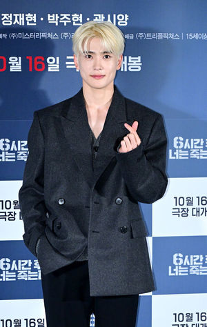 [사진]NCT 재현, '배우 정재현의 하트 선물' - OSEN