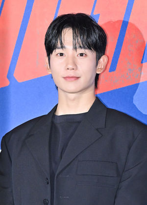 ‘핫한’ 정해인, FNC 안 떠난다..3번째 재계약에 소속사도 “기뻐”[공식] - OSEN