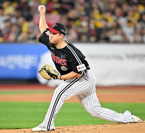 [사진]준PO 3차전 LG 선발 최원태 - OSEN