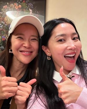 오윤아, 백지영과 극강의 '동안 미모' 대결…"누가 40대래?" - OSEN