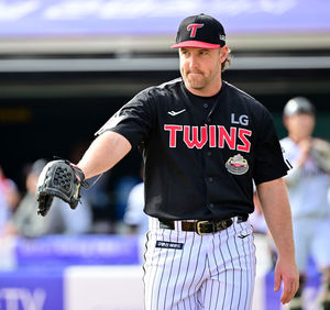 ‘1차전 패전투수’ 엔스, 4차전도 3⅓이닝 4실점 패전 위기…결국 5차전까지 가나 [준PO4] - OSEN