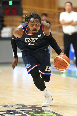 '2쿼터 39점·버튼 대폭발' 슈퍼팀 KCC, LG에 역전승...1승 1패로 컵대회 마무리 - OSEN