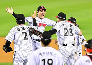 [사진]플레이오프 진출 티켓 거머쥔 LG - OSEN