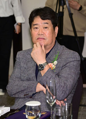 [사진]KBO 레전드 윤학길,'반가워요' - OSEN