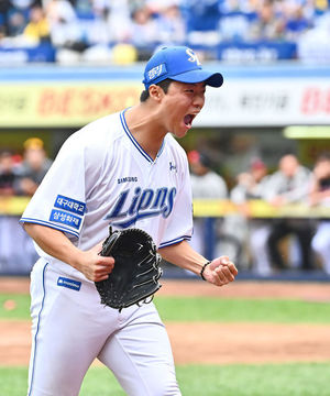 155km, 소름 돋는 3구삼진...불펜에서 멱살 잡혀 나온 투수, '웃음과 전율' 선사 [PO] - OSEN