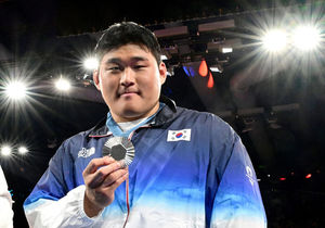 PO 3차전 시구 유도 은메달 김민종, 배우 정지소 애국가 제창 "LG 승리를 위해" - OSEN