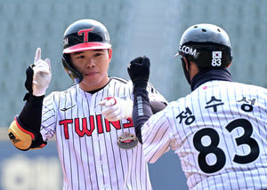 '탈락 위기' 천군만마 복귀, 복덩이 문성주 9번...총력전 LG 라인업 공개 [PO3] - OSEN