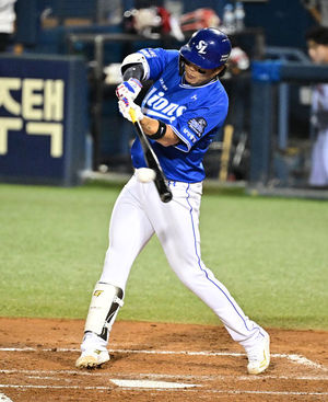 [사진]류지혁 안타 - OSEN