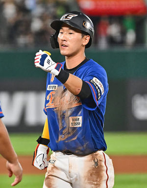 "야구장에서 웃을 일 없다" 시즌 중 10kg 넘게 빠졌지만…3할·100안타 다 해낸 한화의 독종 - OSEN