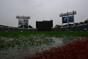 '비는 누구 편일까' LG-삼성 PO 4차전 우천 취소→19일 오후 2시 순연 [공식발표] - OSEN