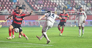 [사진] 동점골 성공시키는 수원FC 김주엽 - OSEN