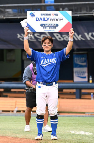 [사진]강민호,'PO 4차전 MVP의 주인공' - OSEN