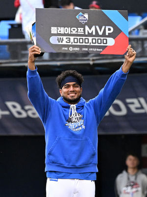 [사진]레예스,'시리즈 MVP의 주인공' - OSEN