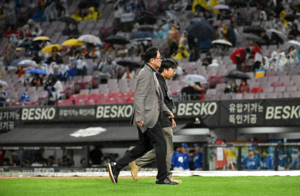 오락가락 가을장마에 방수포 세 번 깔았다...오프닝 행사 단축해 66분 지연개시 [KS1] - OSEN