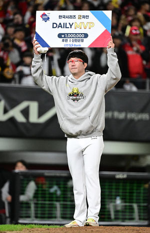 [사진]양현종,'한국시리즈 2차전 데일리 MVP' - OSEN