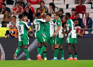 황인범, 공식전 7G 연속 풀타임.. 페예노르트, 벤피카 꺾고 'UCL 2연승' - OSEN