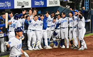 박병호, 9타수 무안타 침묵 깨고 PS 최다 홈런 타이 [KS3] - OSEN