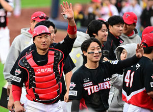 [사진]김태군, 한국시리즈 4차전 MVP - OSEN