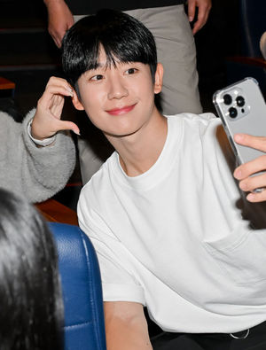 [사진]정해인, '팬서비스 끝판왕' - OSEN