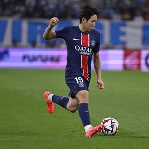 '윙어 복귀' 이강인, 압박으로 자책골 유도...PSG, 마르세유와 '르 클라시크' 3-0 대승 - OSEN