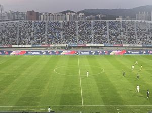 아시아 최초! 수원FC, 프리미어리그에서 쓰는 '와이드 2열 LED 통합 광고보드' 운영 시작 - OSEN