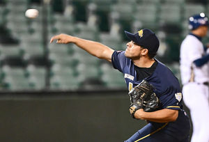 [사진] 역투하는 팀 LMB 파우스토 에르난데스 - OSEN