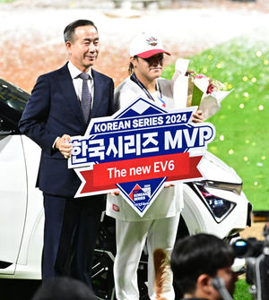 [사진]MVP 김선빈, 부상으로 전기자동차 - OSEN