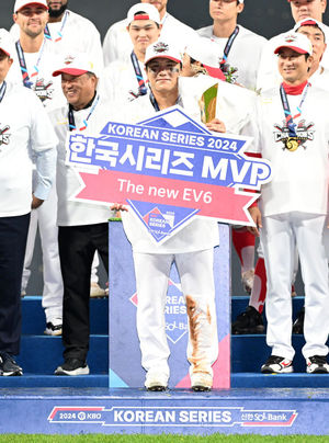 [사진]행복한 한국시리즈 MVP 김선빈 - OSEN