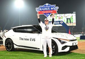 "1표 차이였어요?" 우승 감독도 놀랐다, KS MVP 역대급 초박빙…자동차 주인은 김선빈 - OSEN