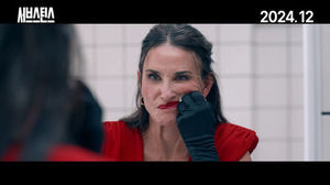 데미 무어, 전라 격투 "10kg 빠져"..상대는 '제니 인종차별 의혹' 마가렛 퀼리 - OSEN