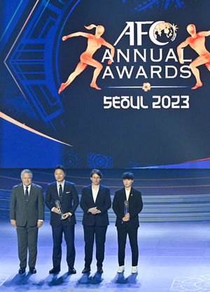 [사진]박윤정 감독,'AFC 올해의 여자 감독상 수상' - OSEN