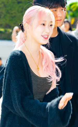 [사진]에스파 지젤,'볼륨 몸매 뽐내며 손인사' - OSEN