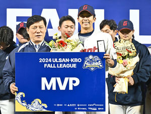KBO Fall League MVP 수상한 사직아이돌 김민석, ‘내년에는 가을야구 꼭 하겠다.’ [O! SPORTS 숏폼] - OSEN