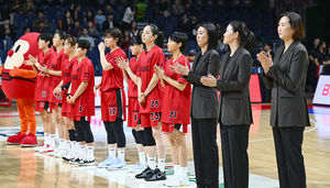 [사진] 부산 BNK 썸 선수단, 팬 여러분 반갑습니다 - OSEN
