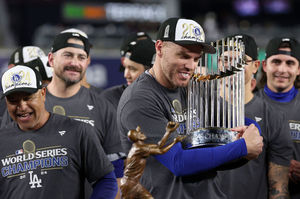 "오타니에게도 좋은 본보기였다" 다저스 우승 이끈 MVP…끝내기 만루포, 4G 연속 홈런, 5G 12타점 - OSEN