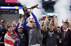 ‘발목 부상→NLCS 타율 .167→WS 6G 연속 홈런’ MVP 1루수 화려한 부활, WS MVP 들어올렸다 “This is everything” - OSEN