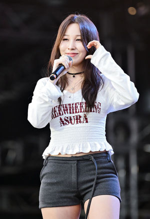 [사진]권진아, '페스티벌에서 볼하트 선물' - OSEN