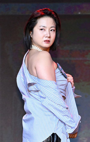 박나래, 유튜브 시작하더니 벌써 실버버튼 언박싱 “100만 골드가자”(‘나래식’) - OSEN