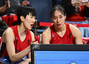 [사진] 얘기중인 BNK 썸 박혜진과 김소니아 - OSEN