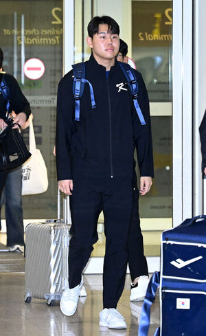 [사진]대만 향하는 소형준 - OSEN