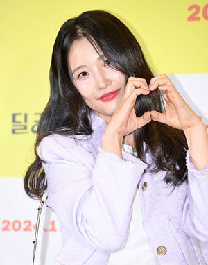 [사진]남지현, '나비 하트' - OSEN