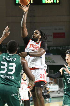 ‘올해도 최강외인은 워니!’ 오누아쿠 압도한 42점 대폭발…3G 연속 트리플더블은 무산 - OSEN