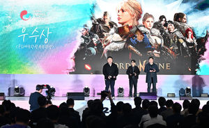 [사진] 2024 게임대상 우수상 수상 소감 얘기하는 엔엑스 쓰리 게임즈 김효재 PD - OSEN