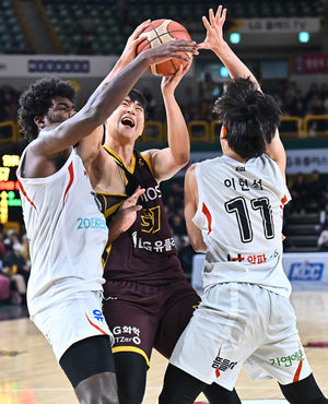 [사진] 박정현, 수비가 너무해 - OSEN