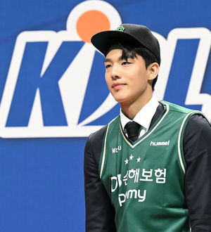 [사진]연세대 김보배, DB 유니폼 - OSEN