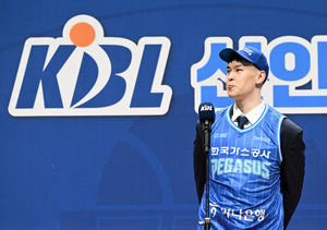 [사진]명지대 손준, 귀화선수로 KBL 입성 - OSEN