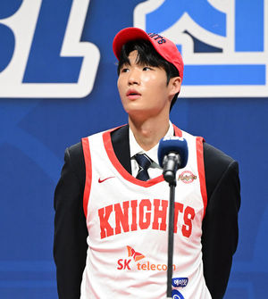 [사진]연세대 강재민, 2라운드 9순위로 SK행 - OSEN