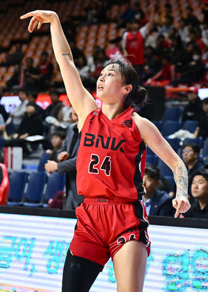 '김소니아 더블더블' BNK썸, 신한은행 제압하며 개막 6연승 행진 - OSEN